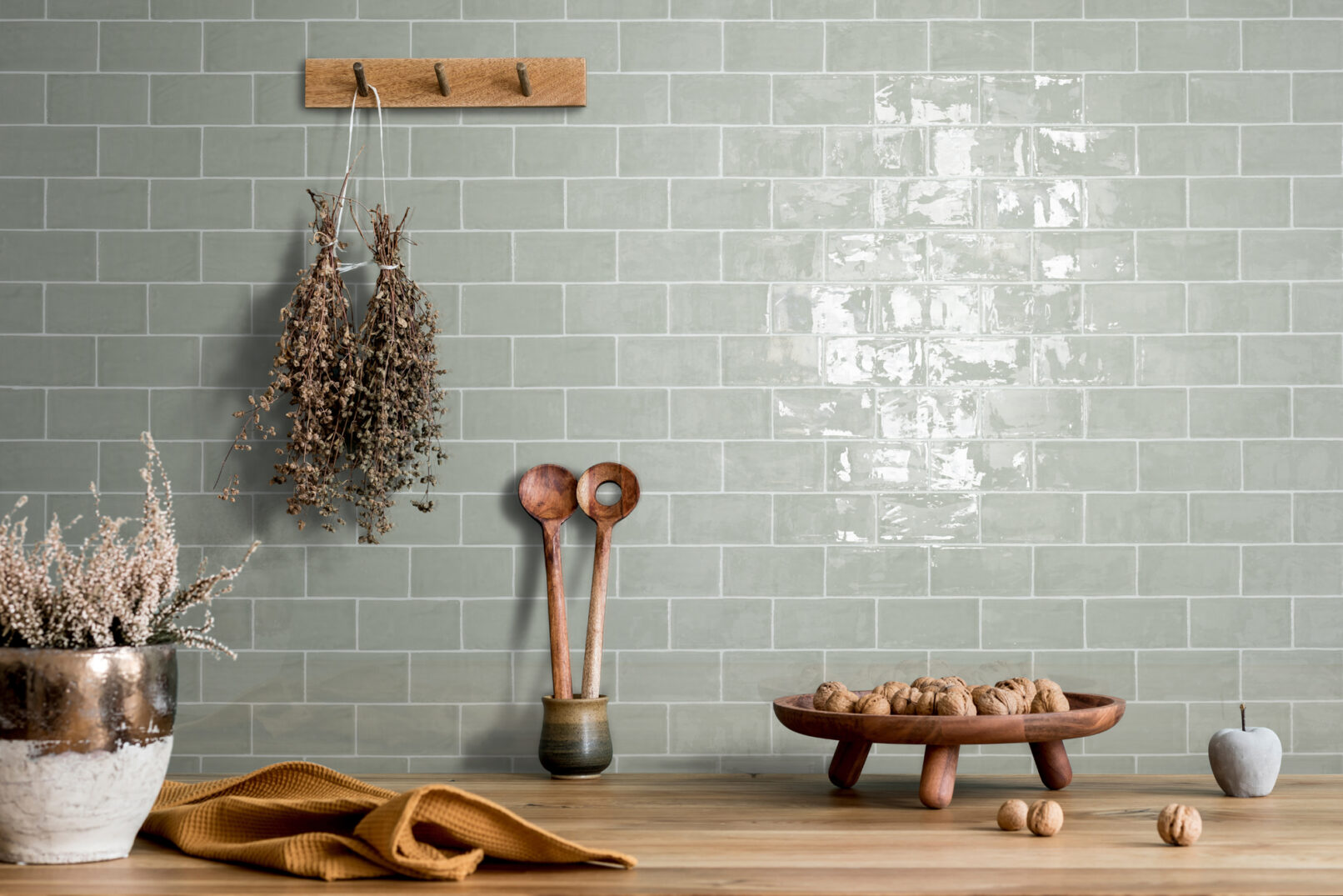 Small size wall tiles for bathrooms and kitchens - Made in Spain